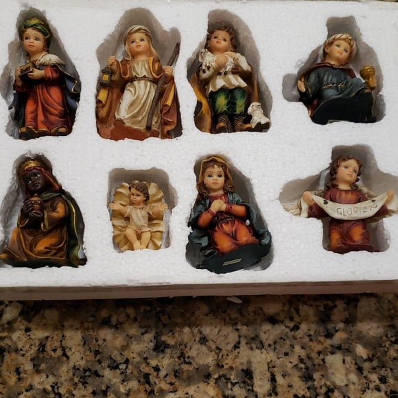 Golden Treasures | Holiday | Golden Treasures Nativity Figurine Set ...